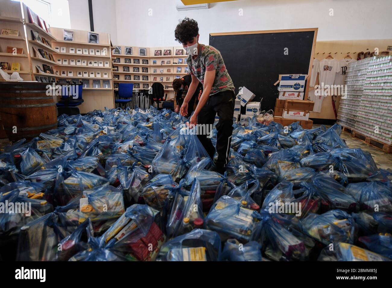 Poor community spirit hi-res stock photography and images - Alamy