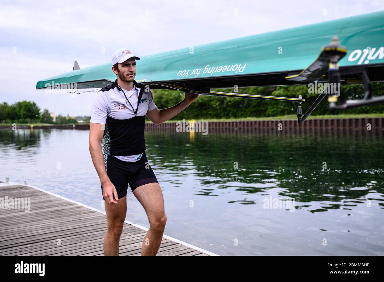The athletes of the Germany figure eight train in two groups. GES ...