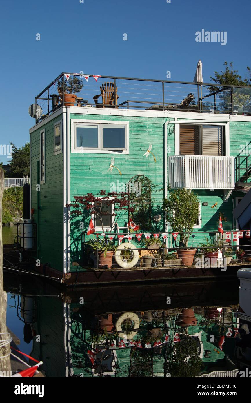 Waterfront house in victoria hi-res stock photography and images - Alamy