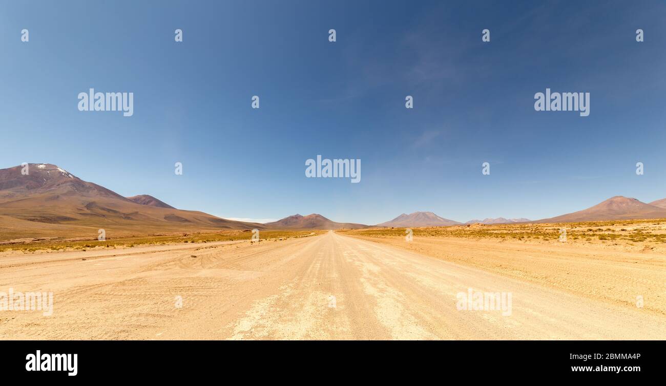 The scenic route in the desert from Salar de Uyuni to the lagoons of ...