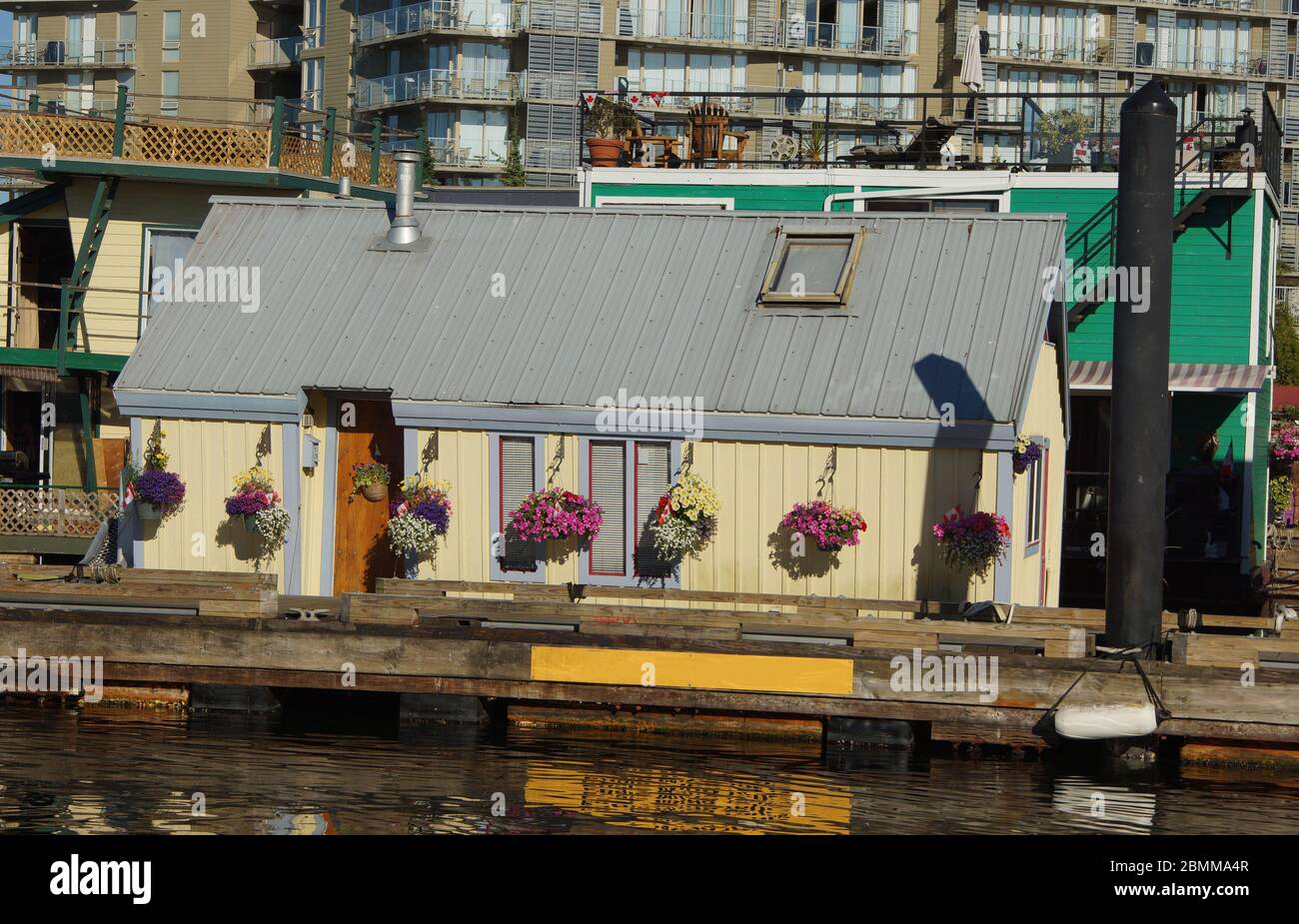 Victoria floating house boat hi-res stock photography and images - Alamy