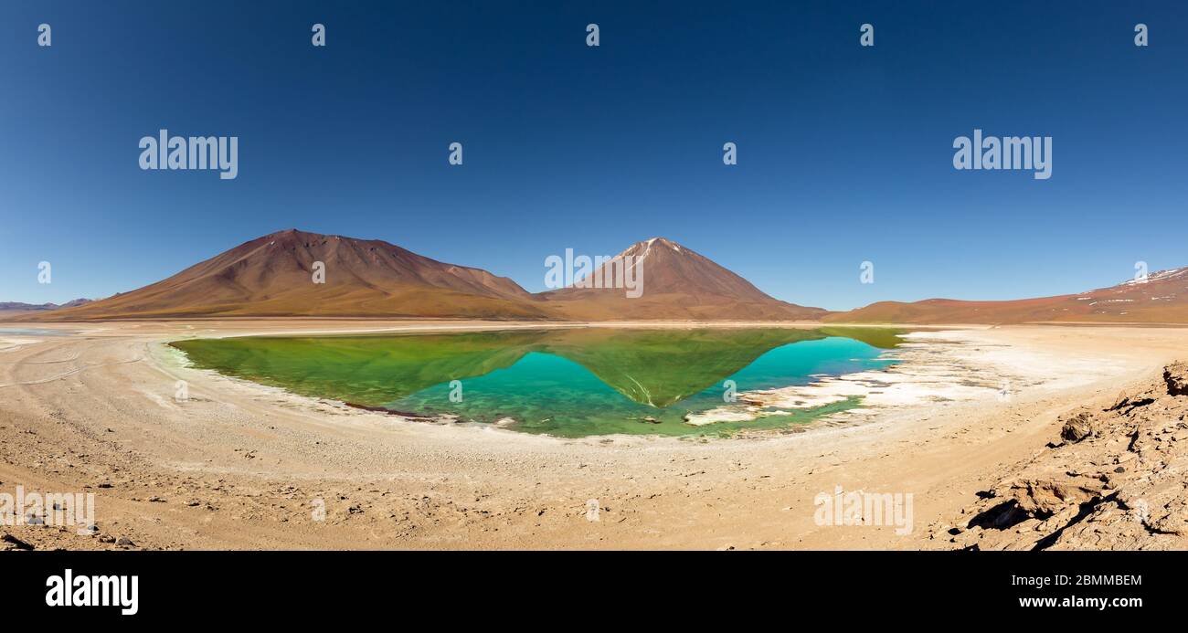 Stunning panoramic view of famous Laguna verde (Green Lagoon ...