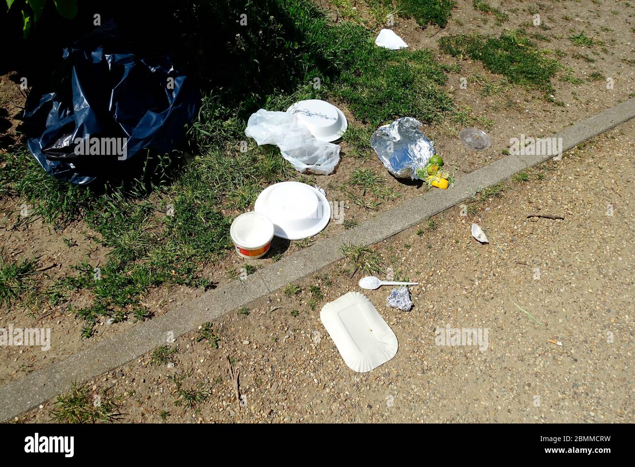 Trash on the streets in Berlin, Germany Stock Photo - Alamy