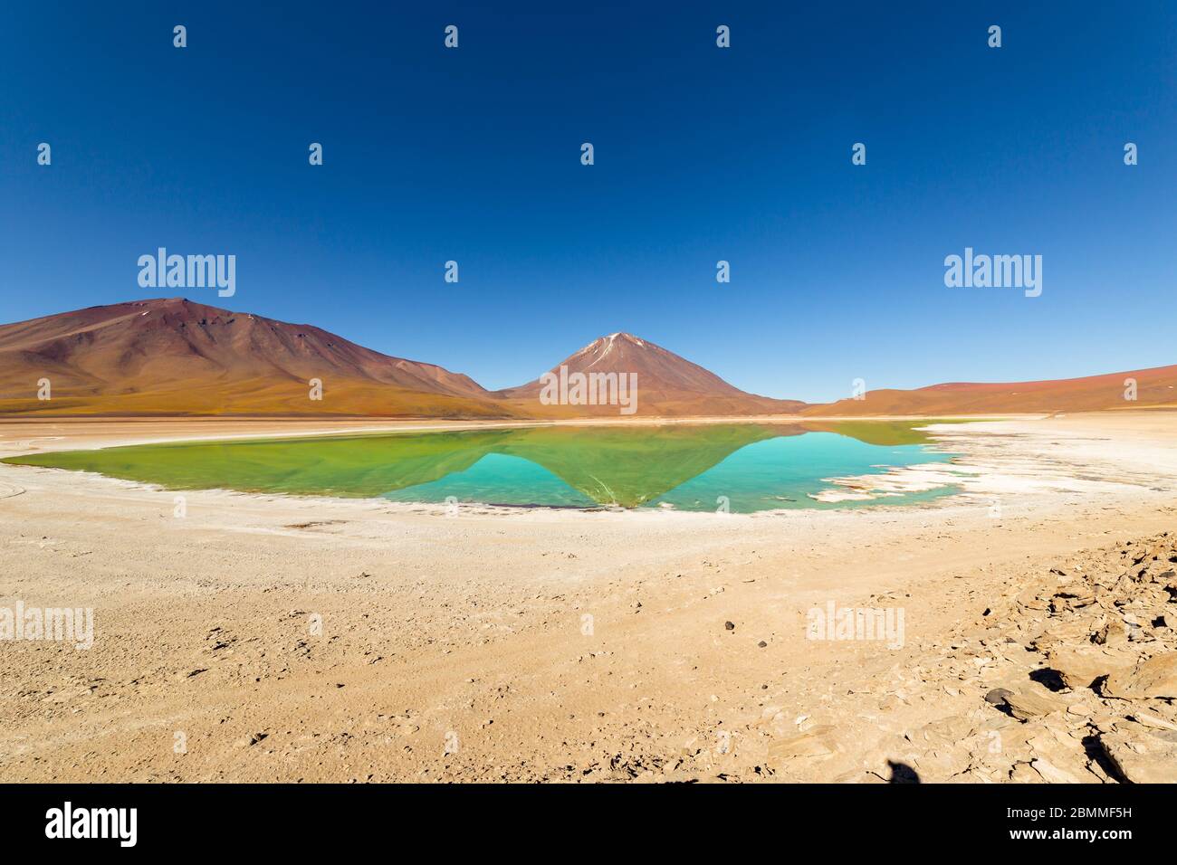 Stunning panoramic view of famous Laguna verde (Green Lagoon ...