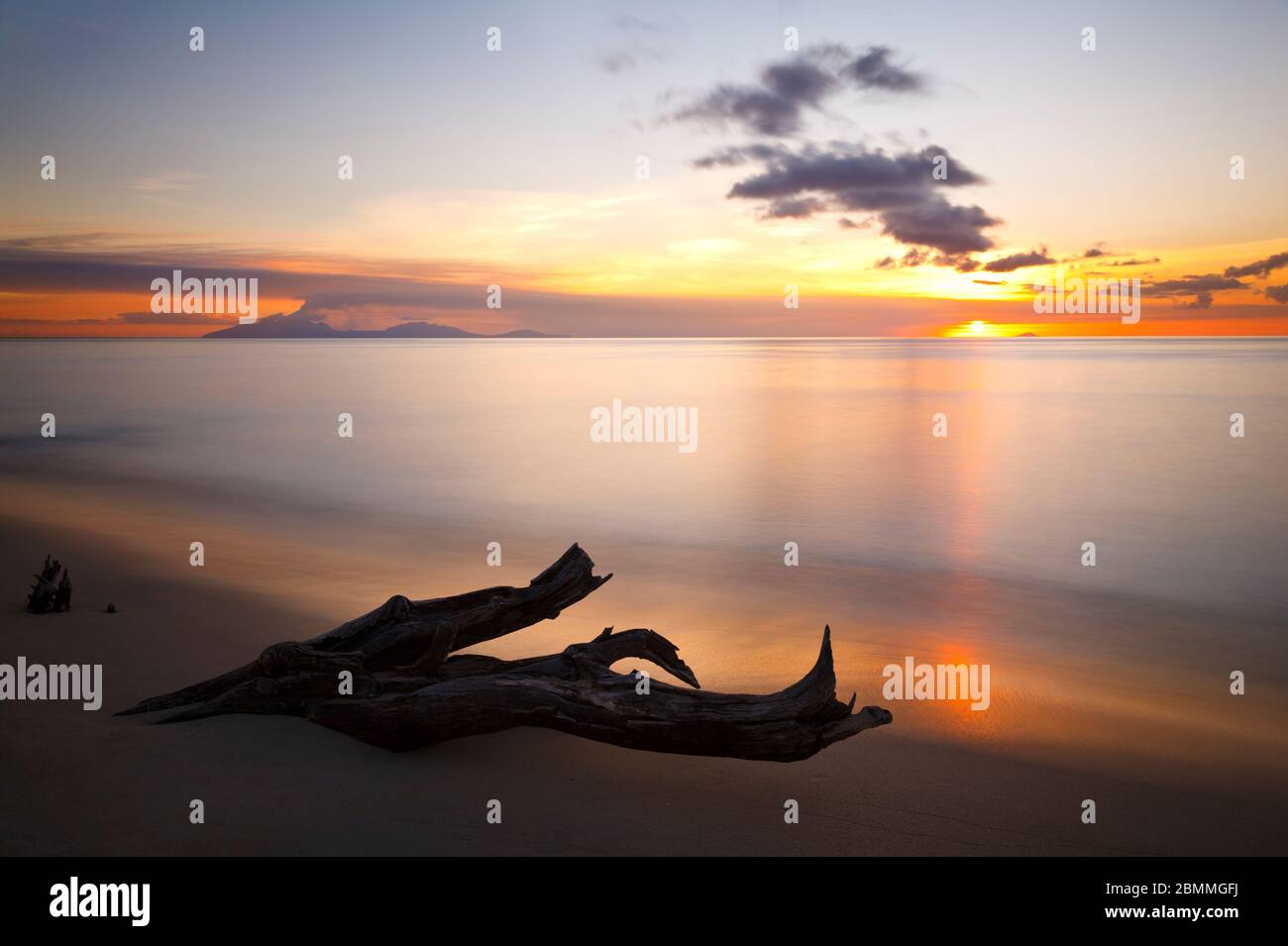 Volcanic ash clouds hi-res stock photography and images - Alamy
