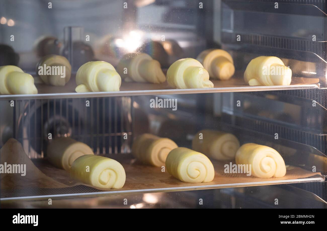 Baking pastry in a professional oven in a bakery Stock Photo - Alamy