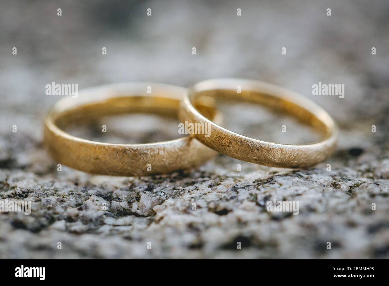 wedding rings close up Stock Photo - Alamy