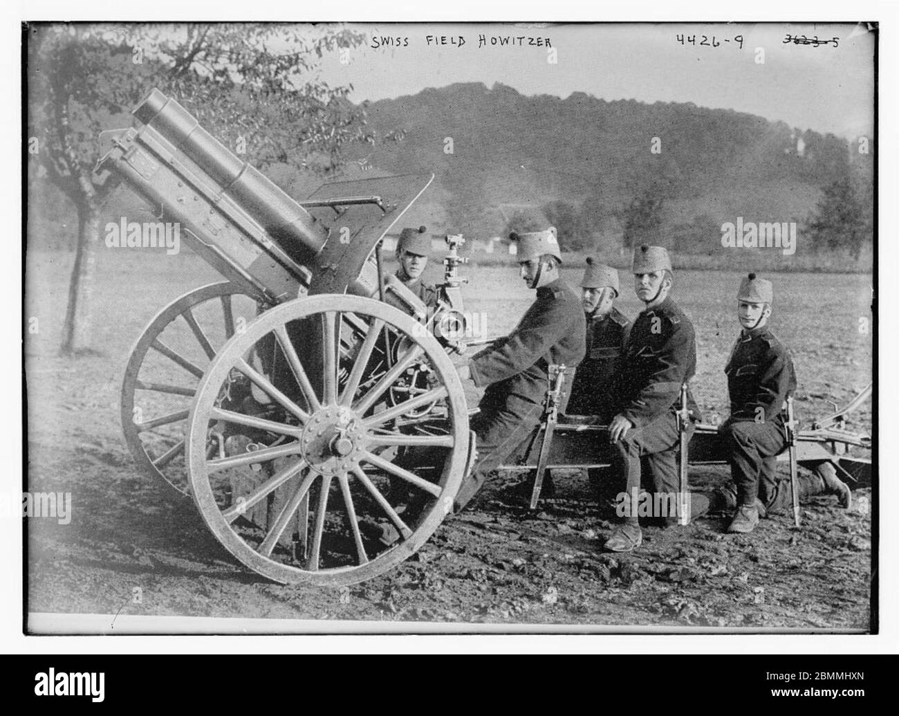 Old howitzer hi-res stock photography and images - Alamy