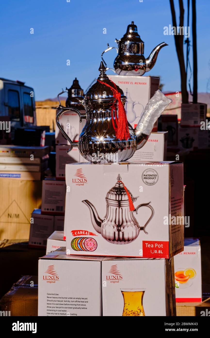 Morocco, High Atlas, Draa valley, Agdz, Thursday souk, tea shop Stock ...