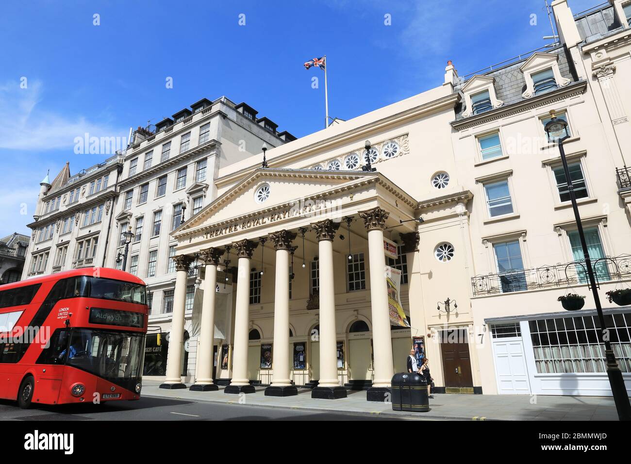 Lockdown in london closed theatres hi-res stock photography and images ...