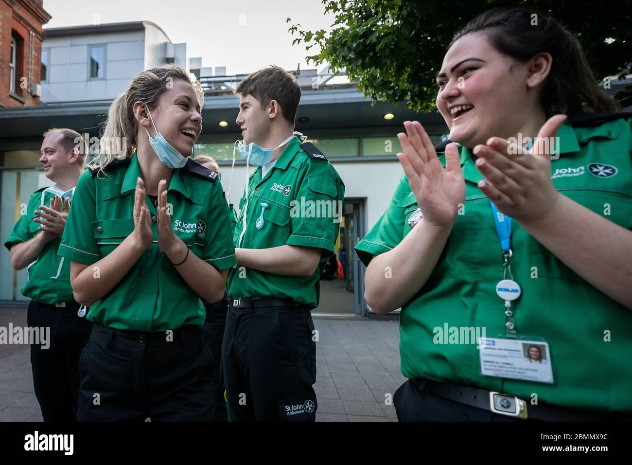Clapping nurses london 2020 hi-res stock photography and images - Alamy