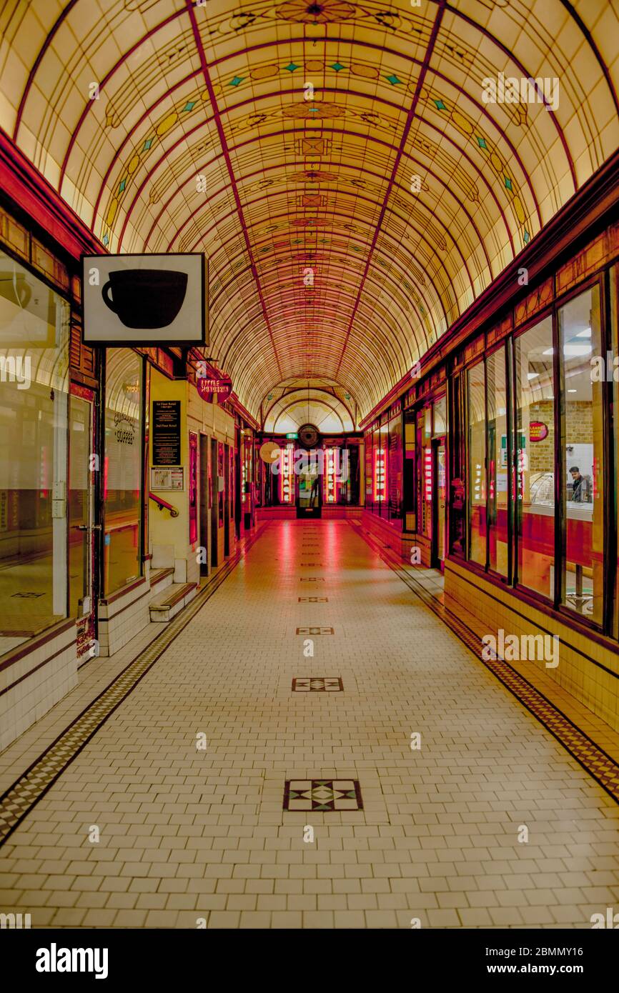 Empty arcade hi-res stock photography and images - Alamy