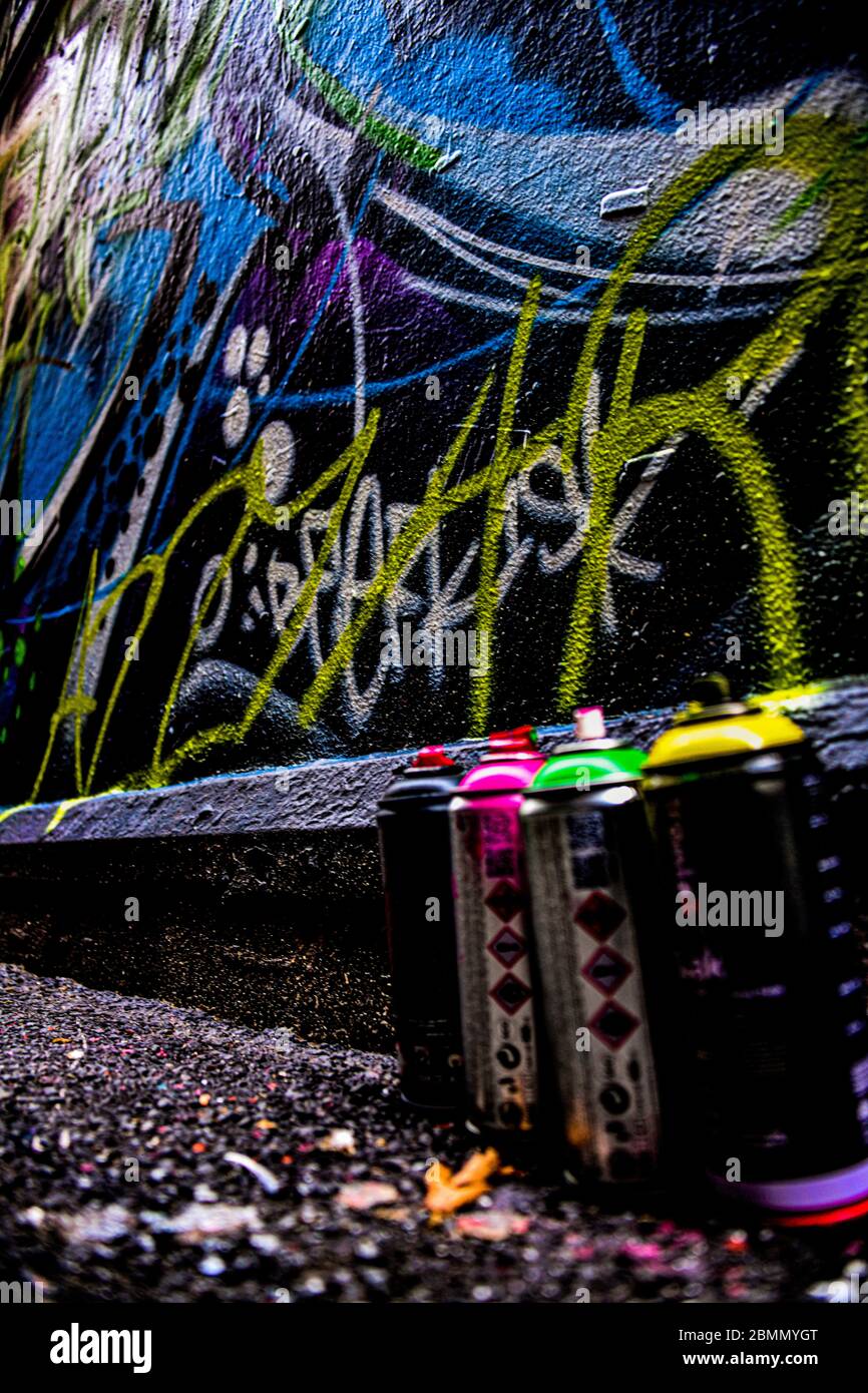 Graffiti alley way hi-res stock photography and images - Alamy