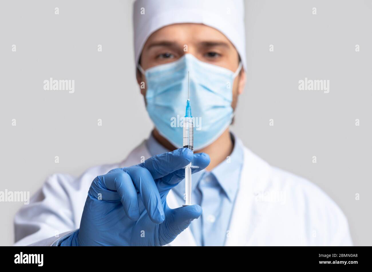 Doctor holding syringe hi-res stock photography and images - Alamy