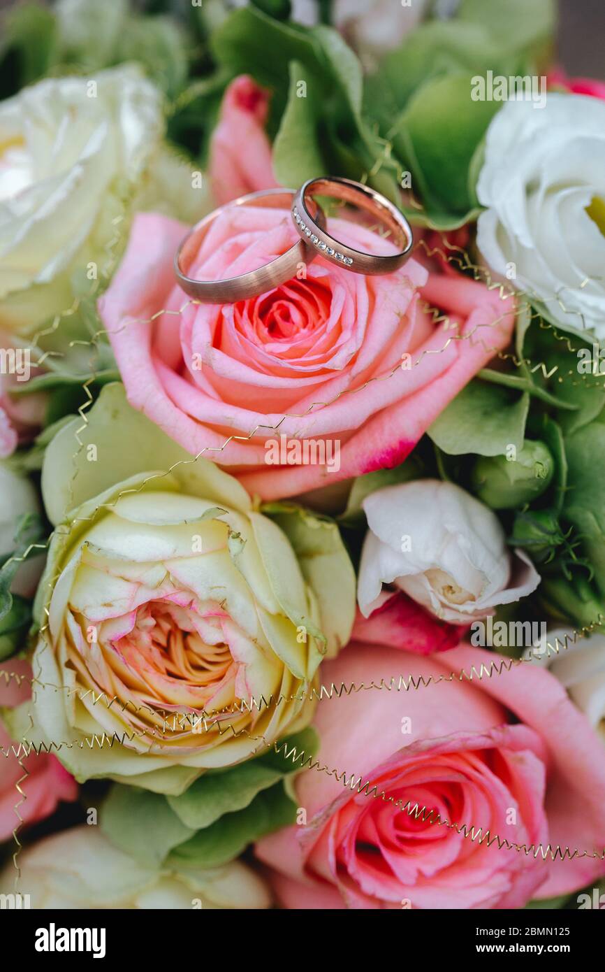 wedding rings close up Stock Photo - Alamy