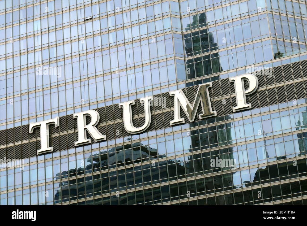 Chicago skyline trump international hi-res stock photography and images ...