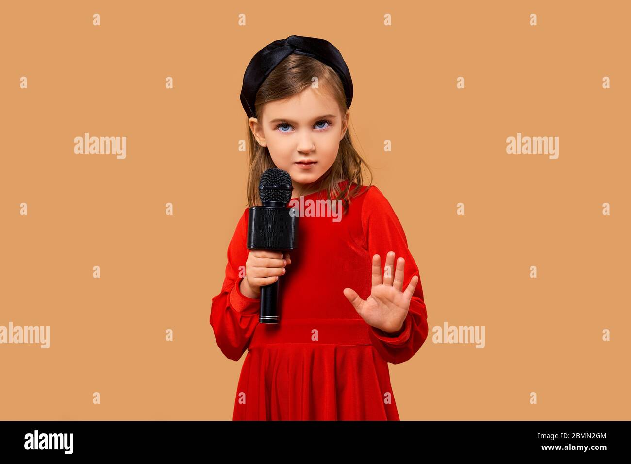 Vocal solo hi-res stock photography and images - Alamy