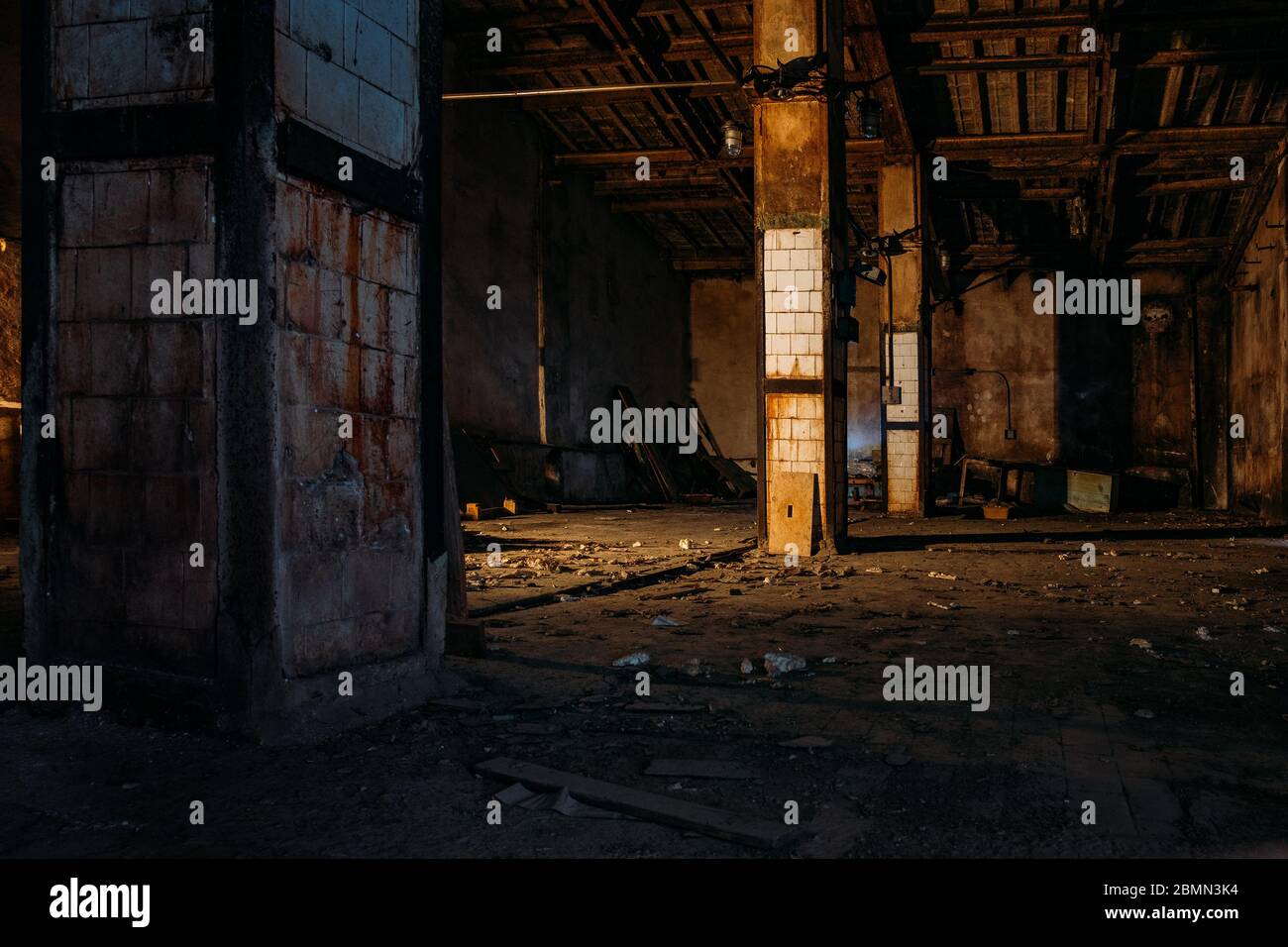 Rundown Garage High Resolution Stock Photography and Images - Alamy