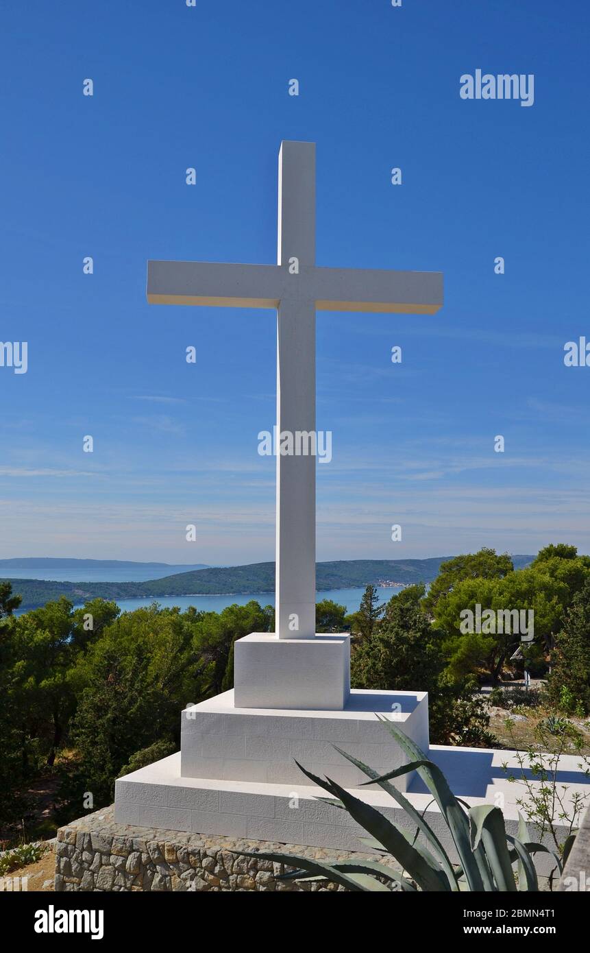 White Marble Cross High Resolution Stock Photography and Images - Alamy