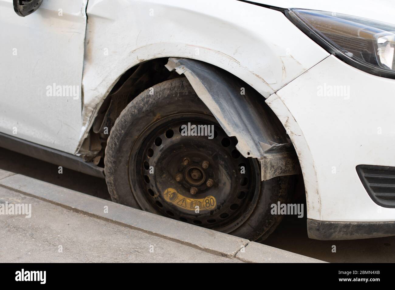 Car wing damage hi-res stock photography and images - Alamy
