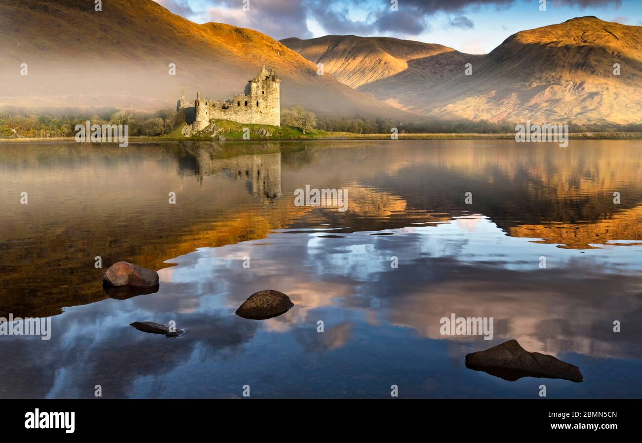 Kilchurn Castle at dawn reflected in Lock Awe Stock Photo - Alamy