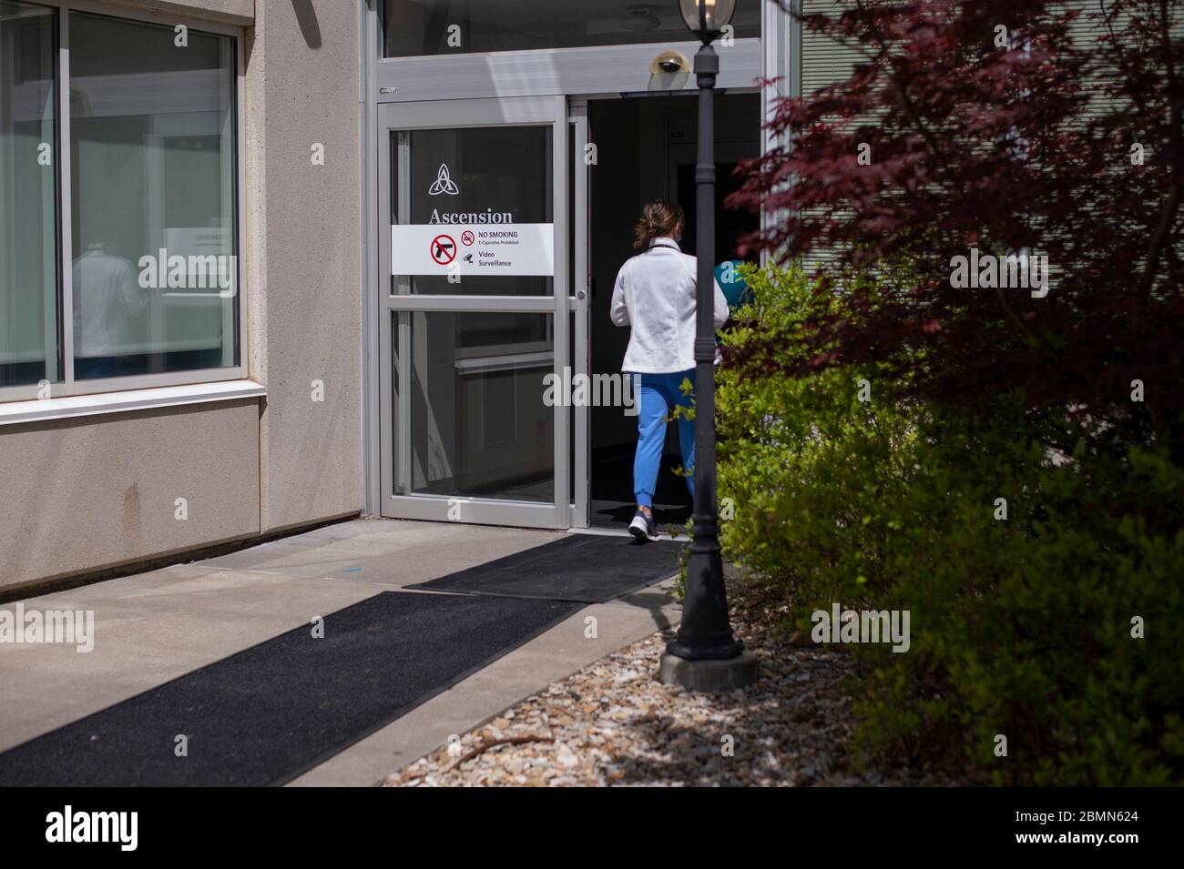 Manhattan, Kansas, USA. 9th May, 2020. JESSICA WOLFE returns to her ...