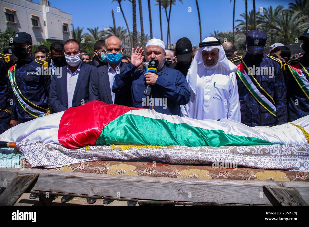 May 10, 2020: Gaza, Palestine. 10 May 2020. A large crowd or mourners ...