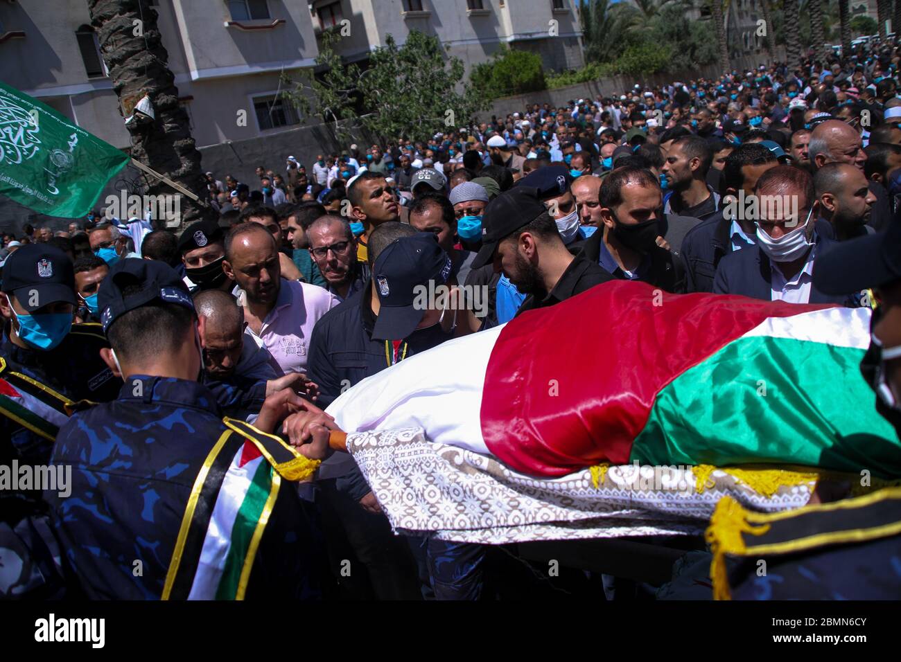 May 10, 2020: Gaza, Palestine. 10 May 2020. A large crowd or mourners ...