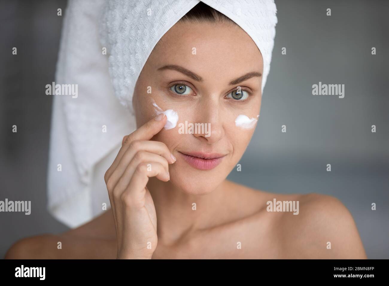 Woman closeup portrait face hi-res stock photography and images - Alamy