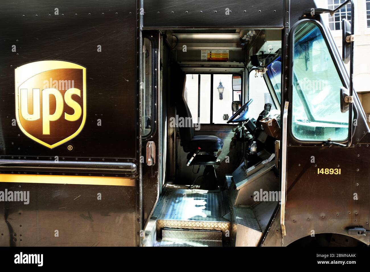 Brown ups van hi-res stock photography and images - Alamy