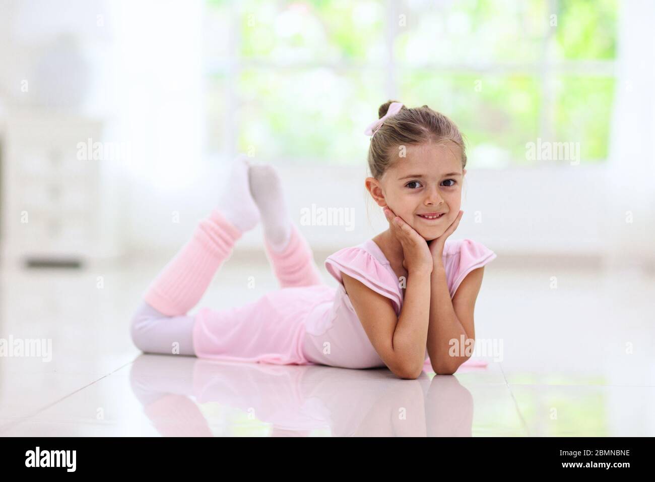 Home ballet exercise hi-res stock photography and images - Alamy