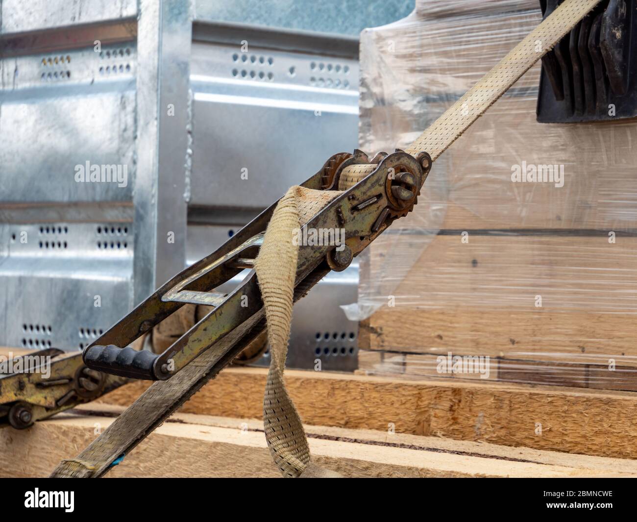 Cargo lashing hi-res stock photography and images - Alamy