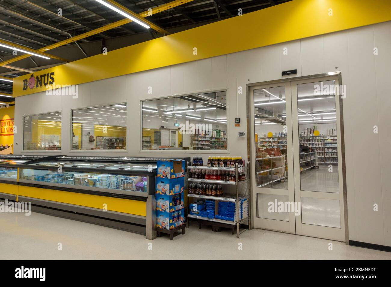 Inside bonus supermarket hi-res stock photography and images - Alamy