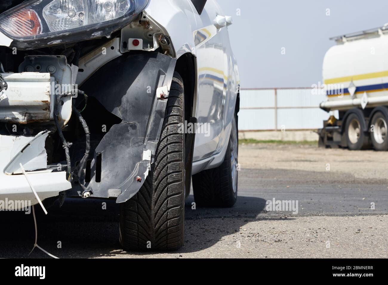 Car damaged back end hi-res stock photography and images - Alamy