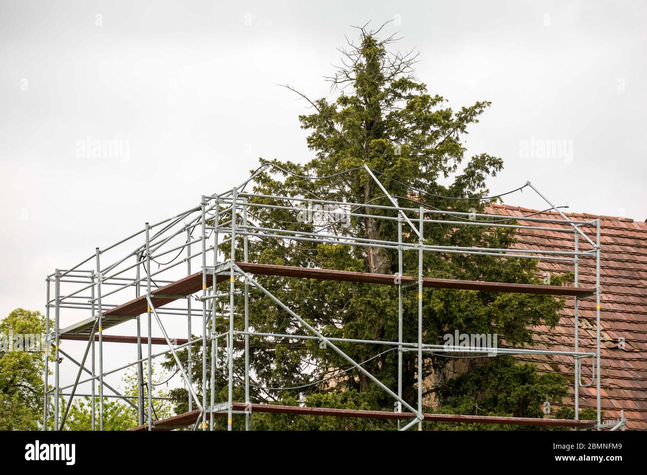 Installed scaffolding hi-res stock photography and images - Alamy