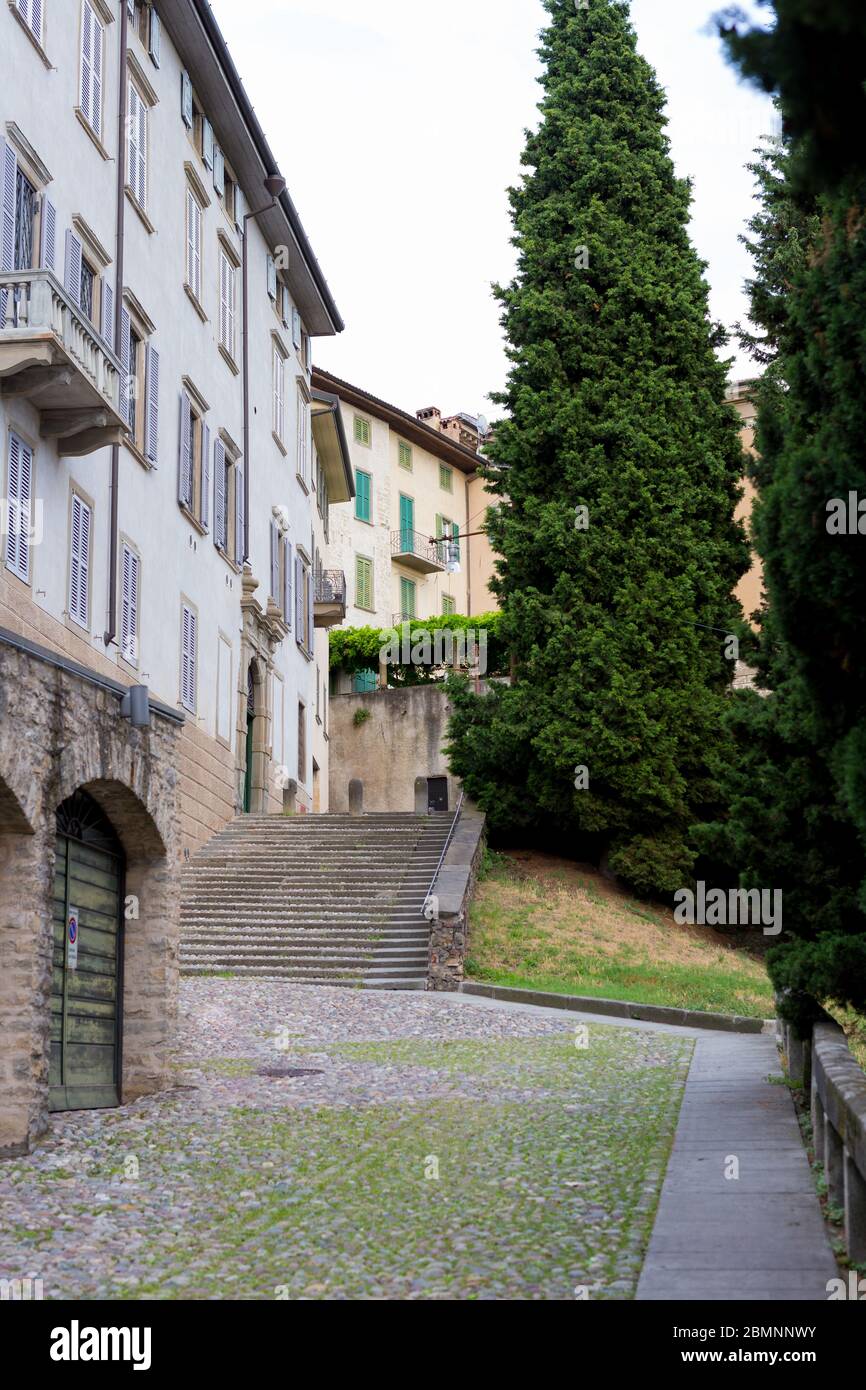 Empty italian street hi-res stock photography and images - Alamy