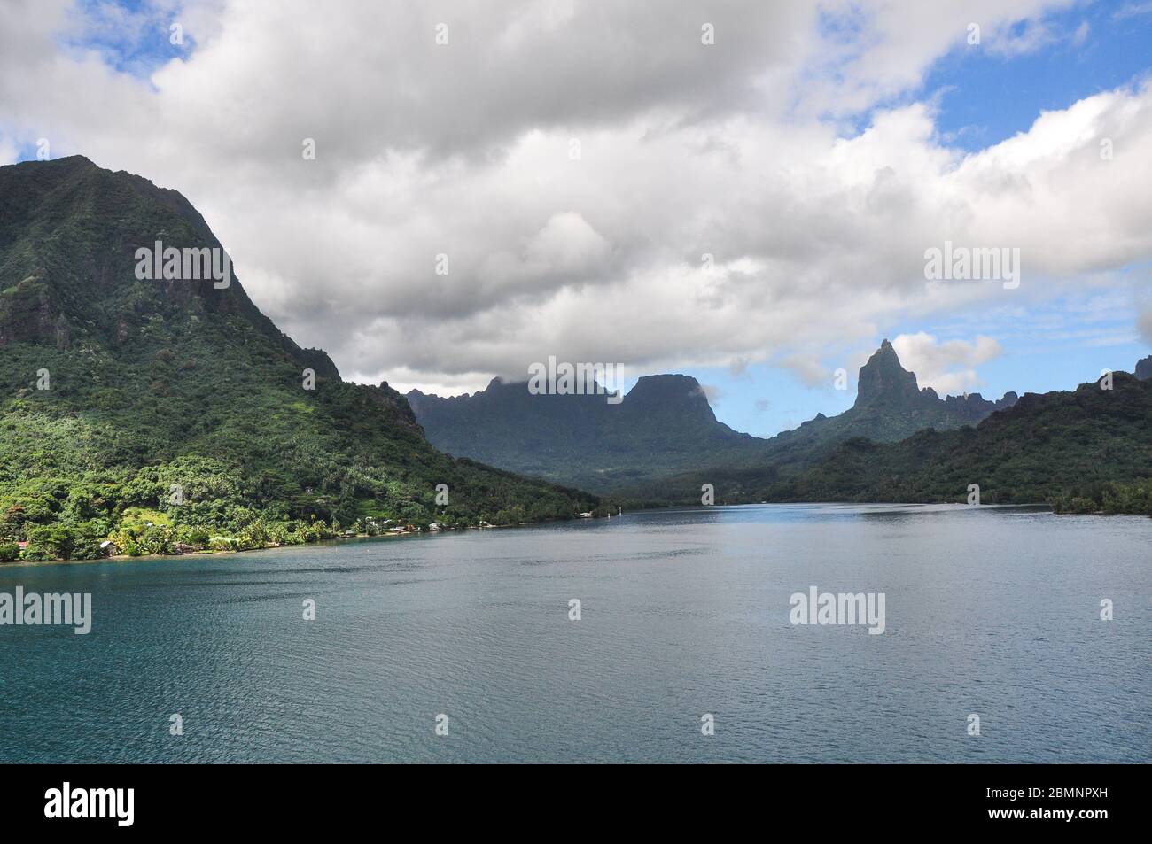 Mount Tohivea in Moorea Stock Photo - Alamy
