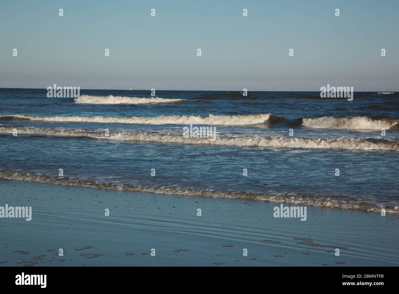 Ocean waves at the beach Stock Photo - Alamy
