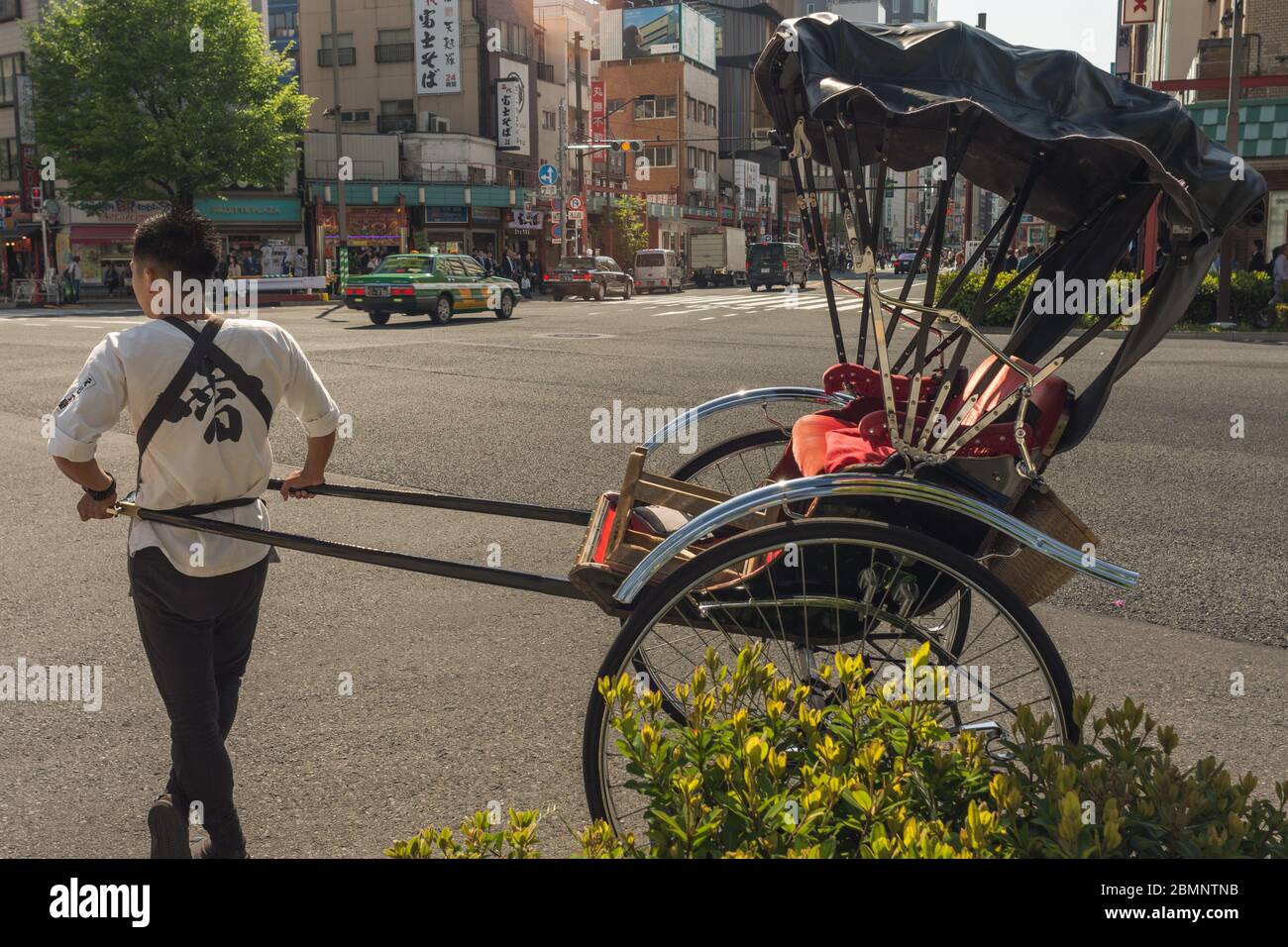 Vintage rickshaw cart hi-res stock photography and images - Alamy