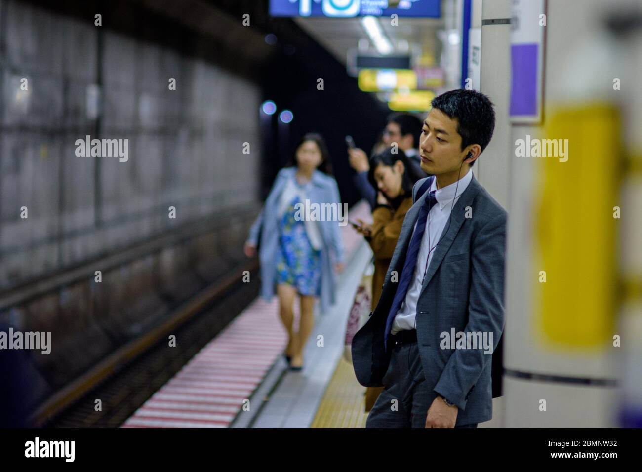 Japan metro men suit hi-res stock photography and images - Alamy