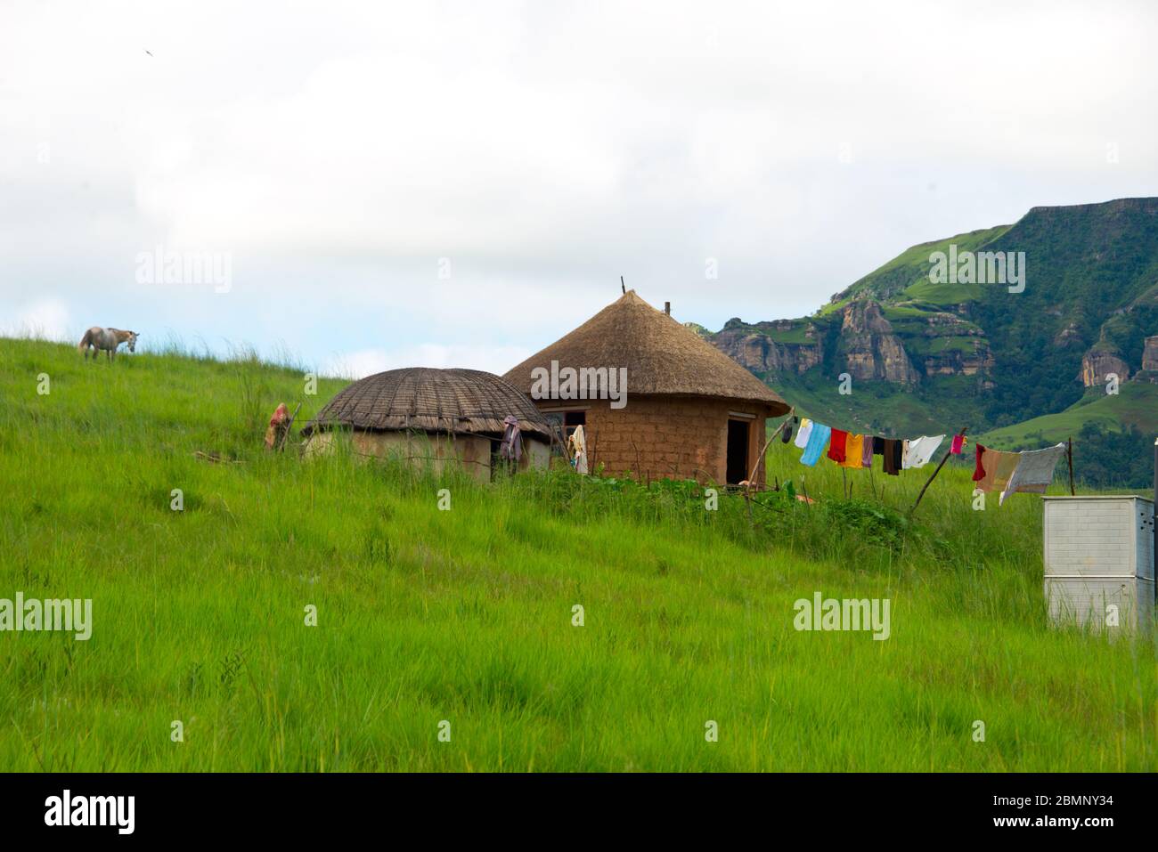 Traditional zulu house hi-res stock photography and images - Alamy