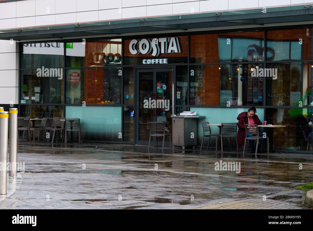 Costa coffee shop front on hi-res stock photography and images - Alamy