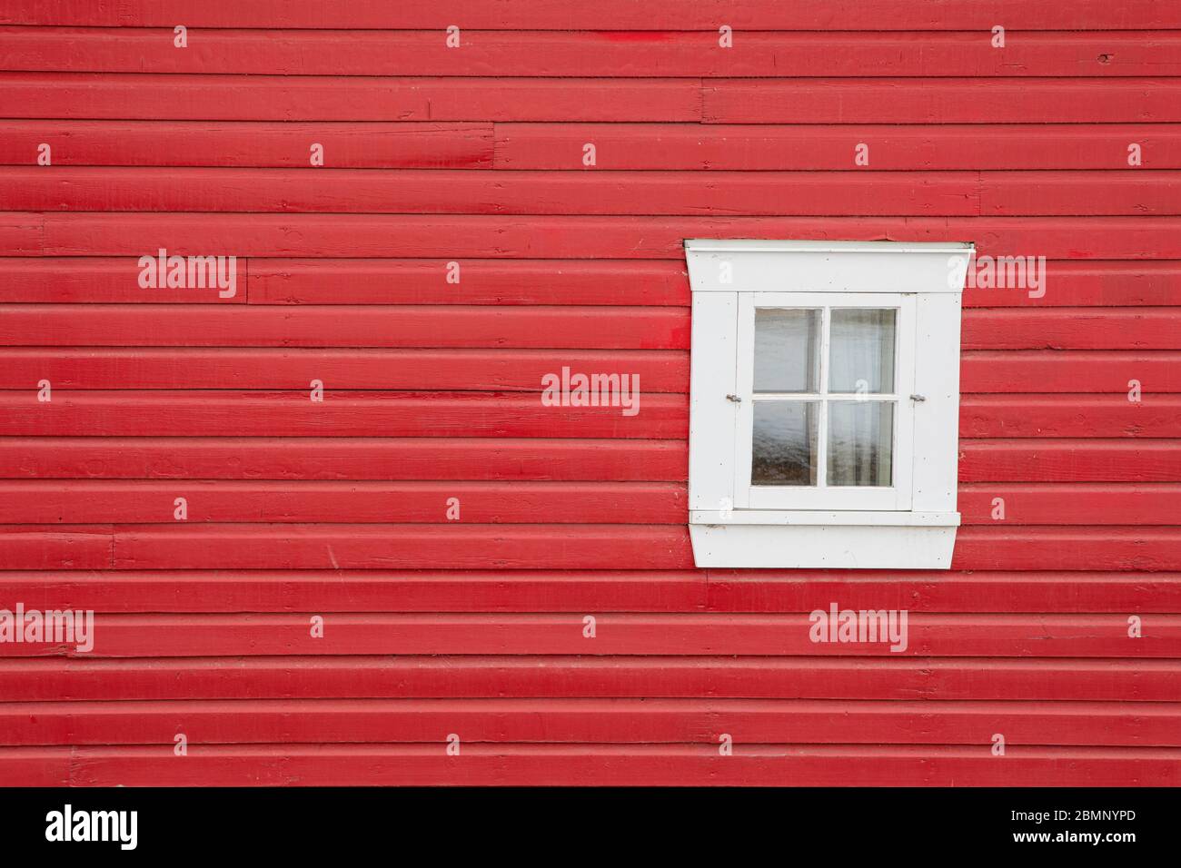 Classic red barn white hi-res stock photography and images - Alamy