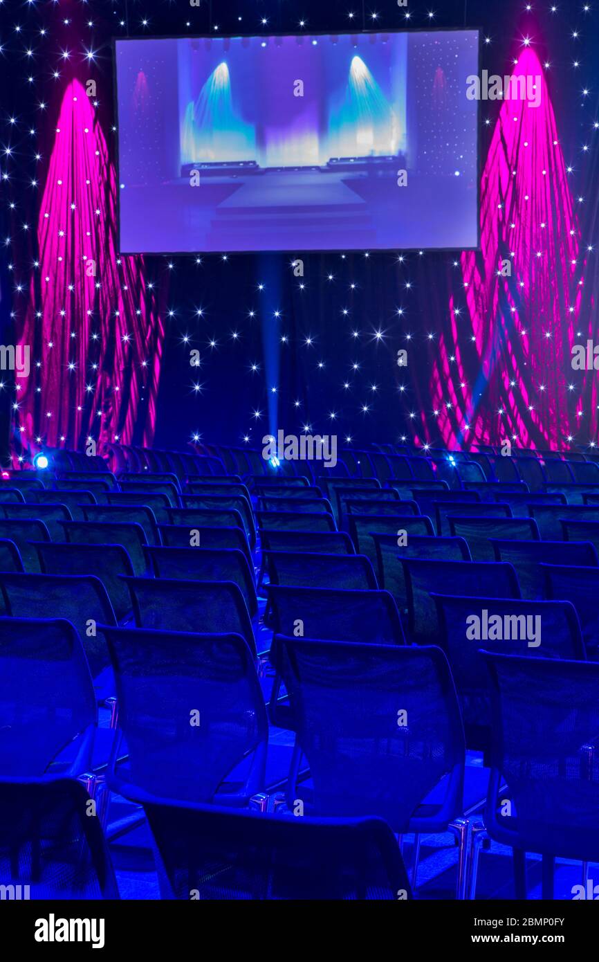 Business conference hall screen hi-res stock photography and images - Alamy