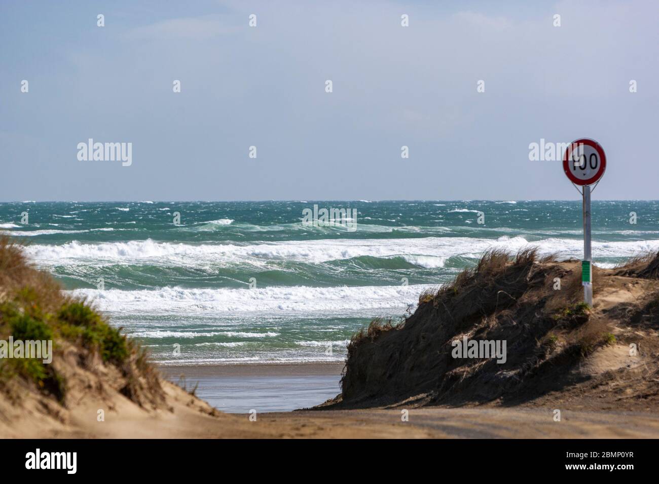 100 max speed signal hi-res stock photography and images - Alamy