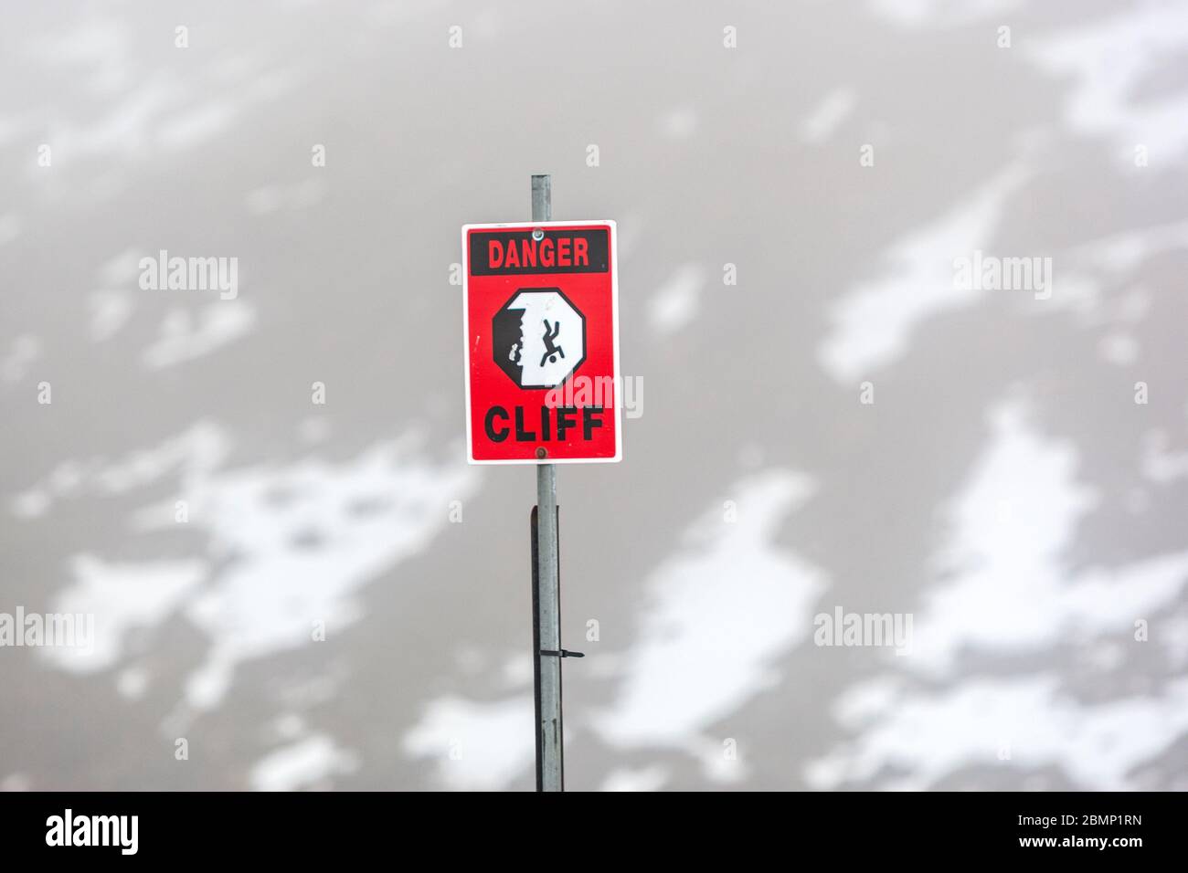 Danger cliff warning sign hi-res stock photography and images - Alamy