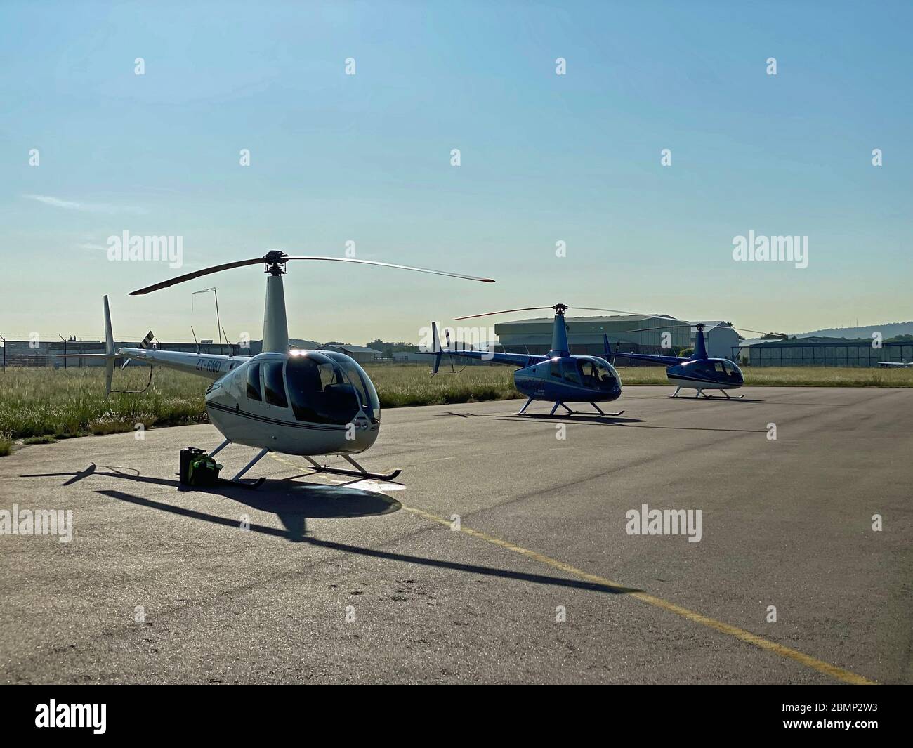 Helicopters flying africa hi-res stock photography and images - Alamy