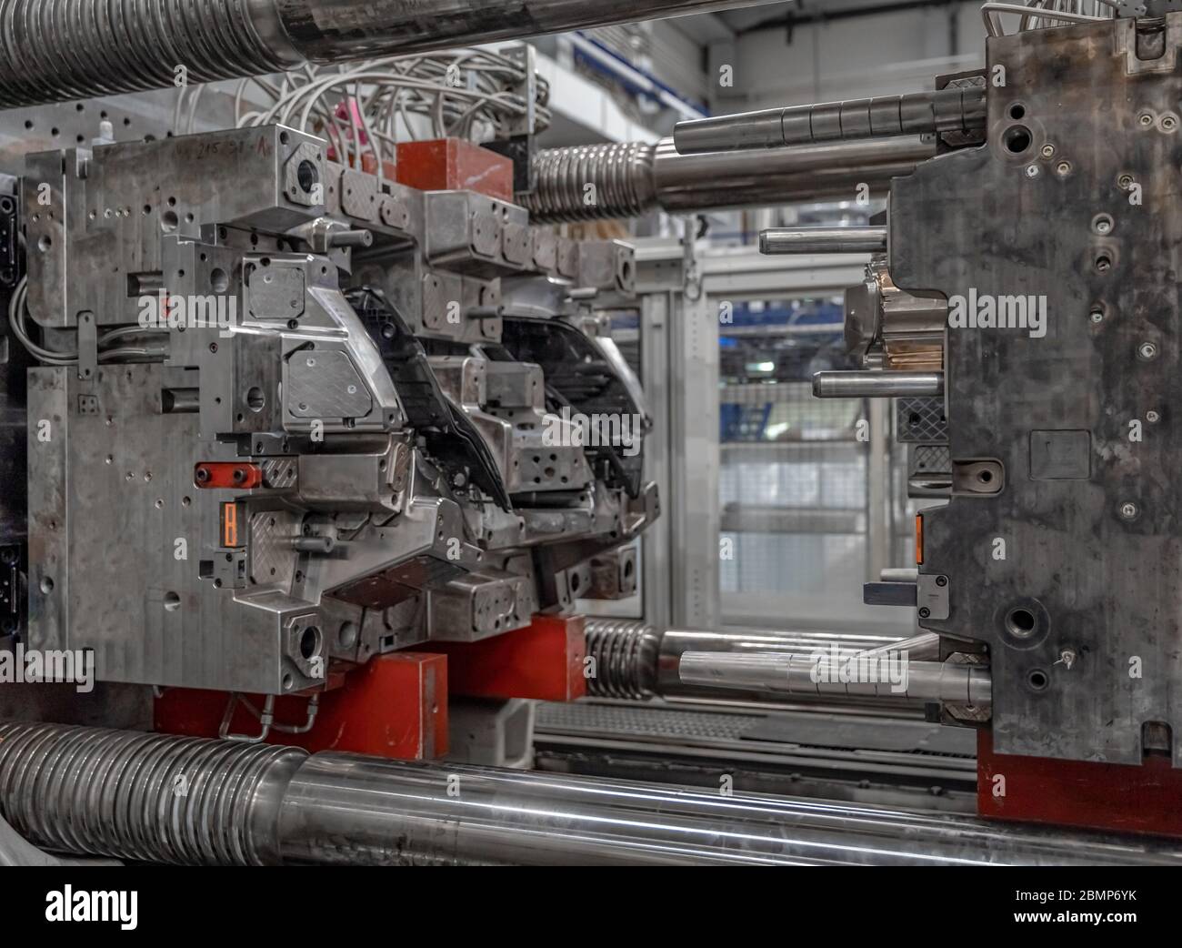 metal press for plastic castings for the automotive industry in the ...