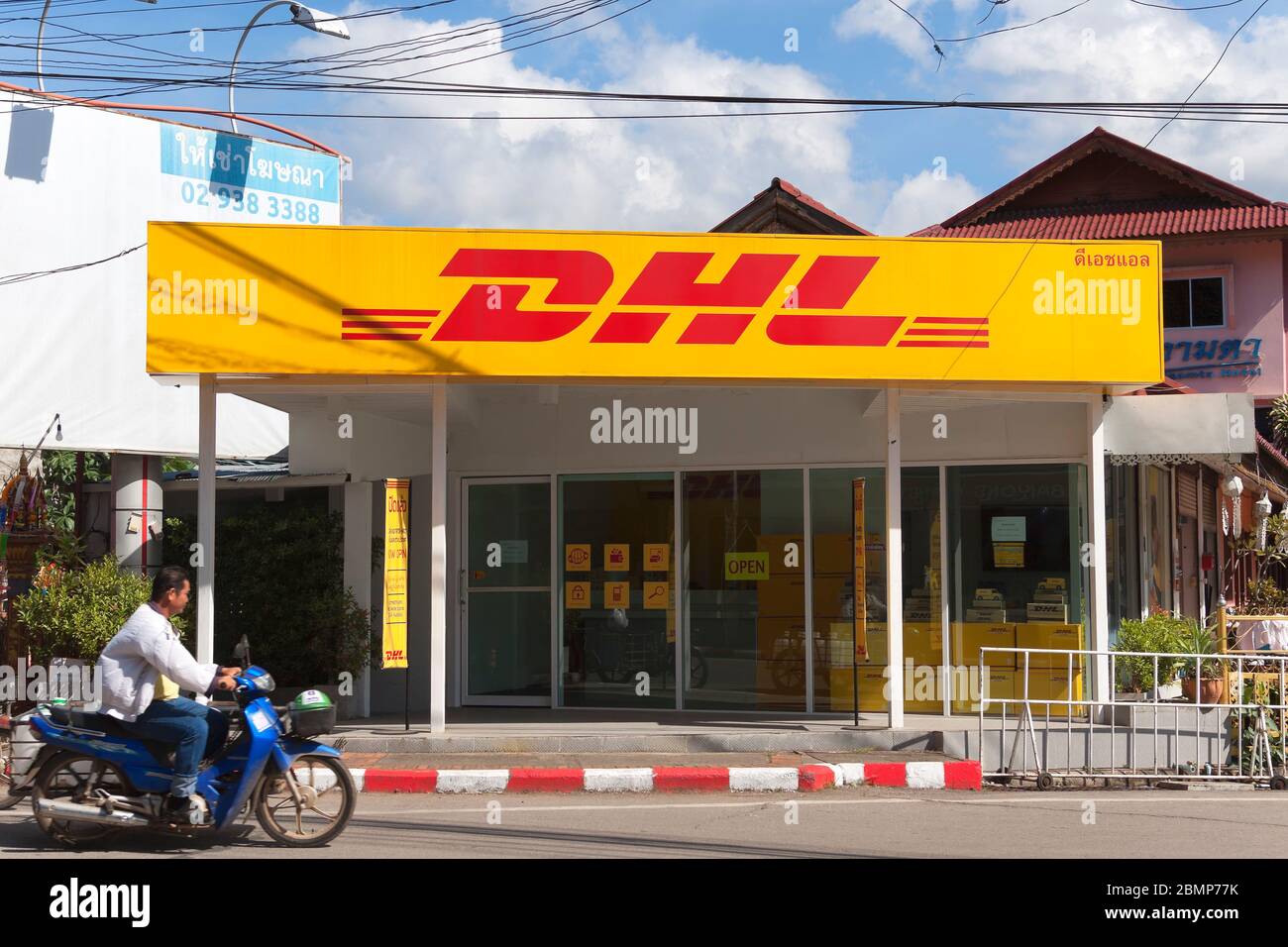 Dhl packing stations hi-res stock photography and images - Alamy