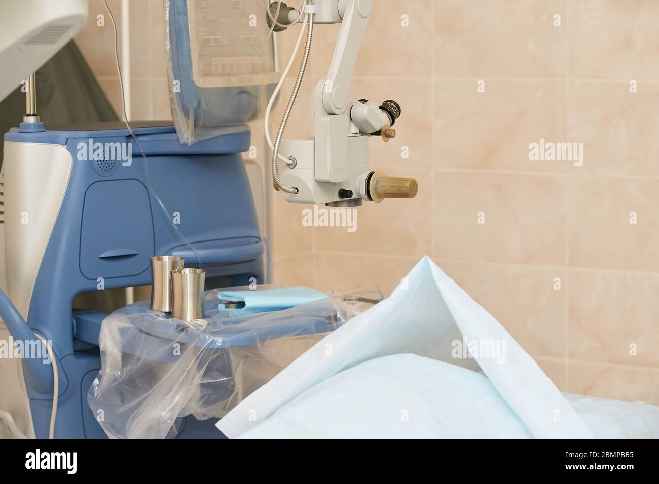 Cornea microscope hi-res stock photography and images - Alamy